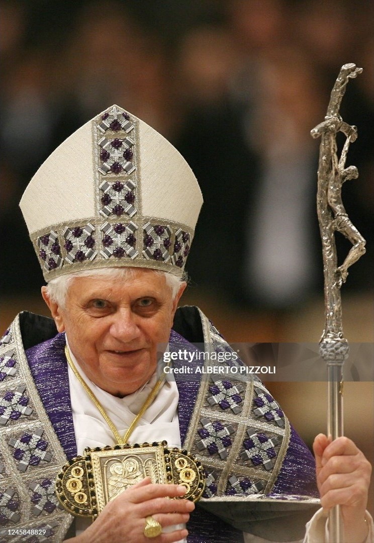 Elenco delle MITRE indossate da Papa Benedetto XVI
