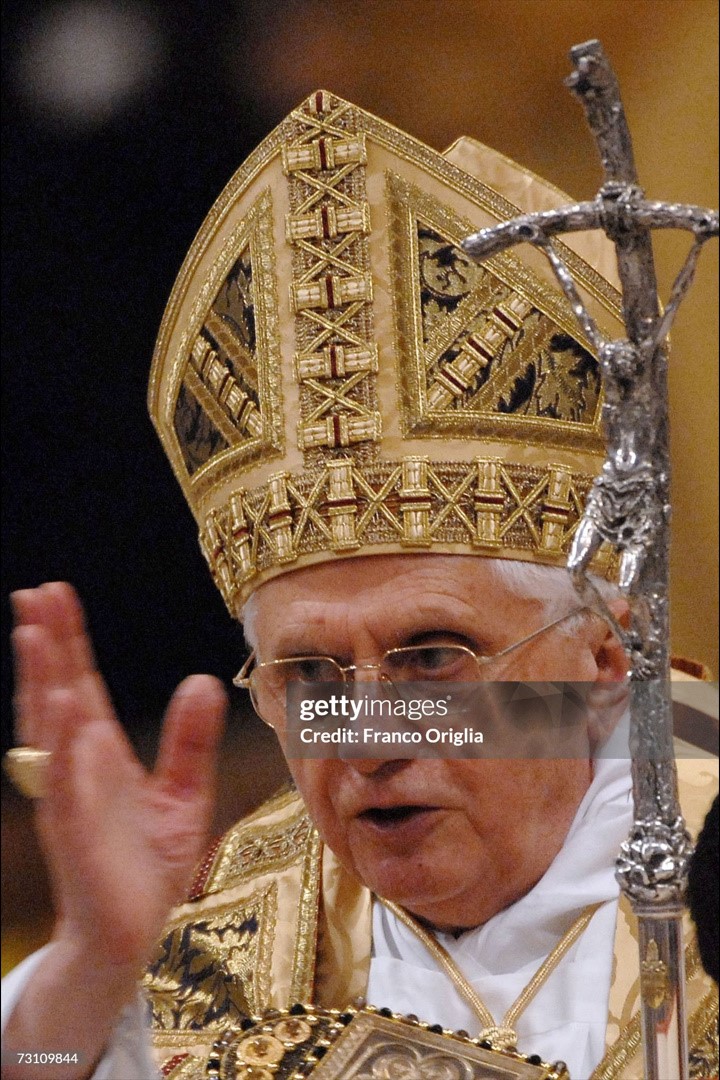 Elenco delle MITRE indossate da Papa Benedetto XVI