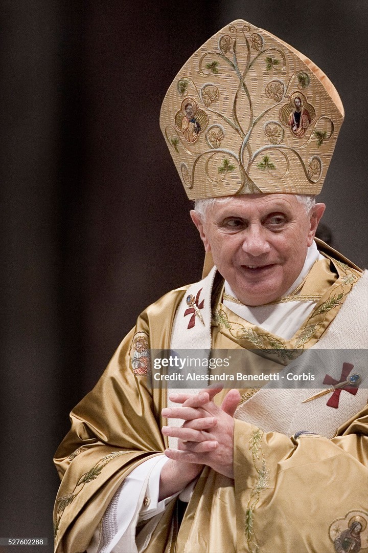 Elenco delle MITRE indossate da Papa Benedetto XVI
