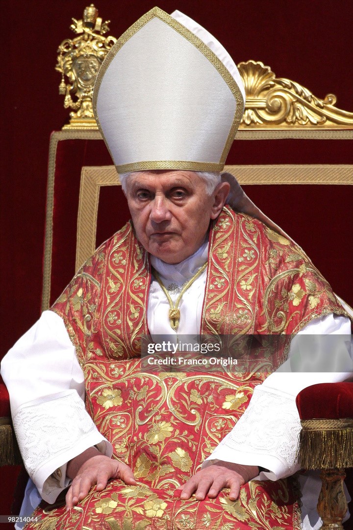 Elenco delle MITRE indossate da Papa Benedetto XVI