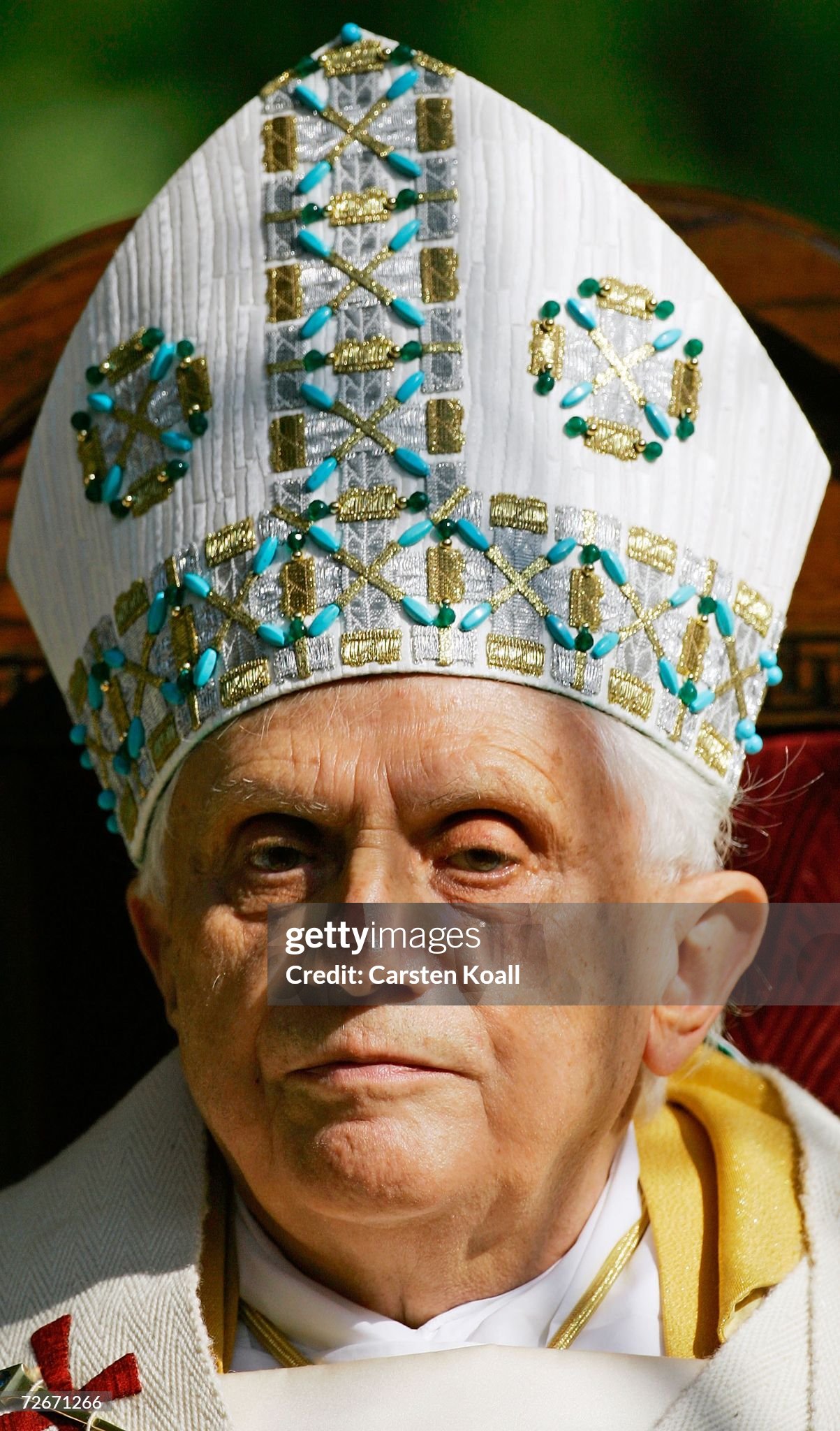 Elenco delle MITRE indossate da Papa Benedetto XVI