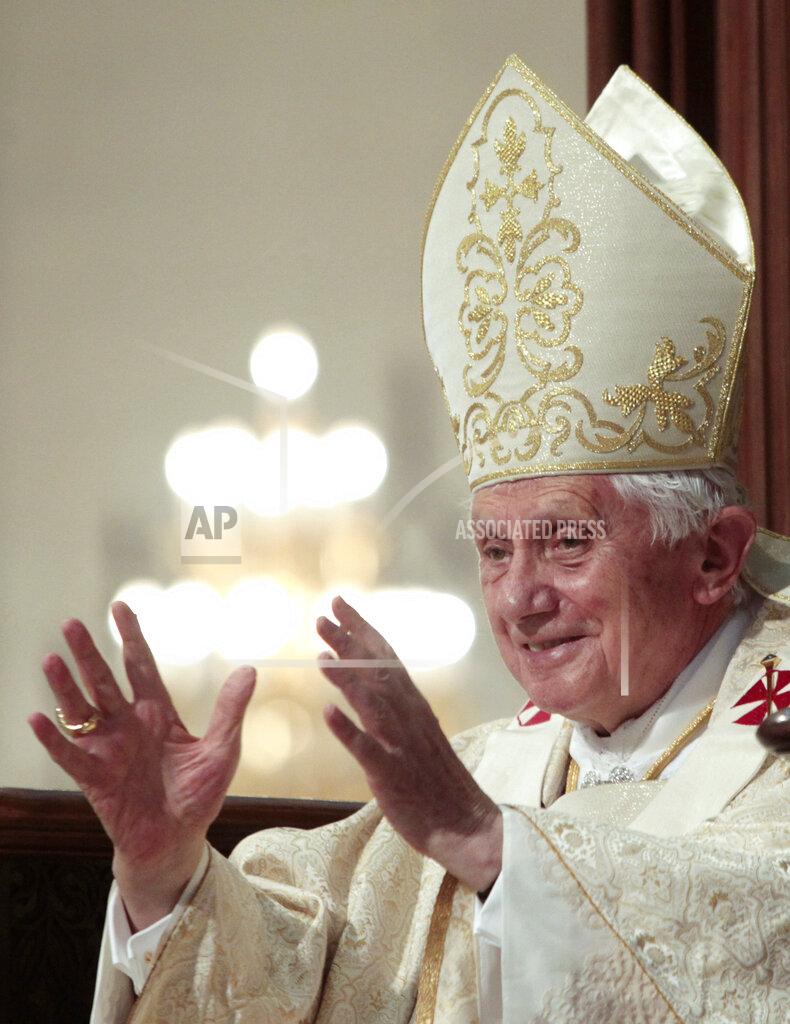 Elenco delle MITRE indossate da Papa Benedetto XVI