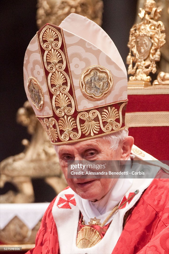 Elenco delle MITRE indossate da Papa Benedetto XVI