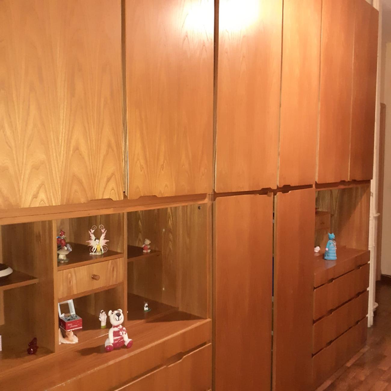 regalo di mobili vari